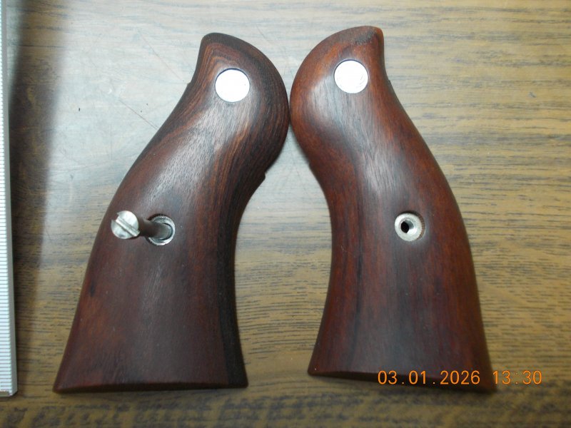 Ruger-Revolver-Holzgriffschalen - eGun